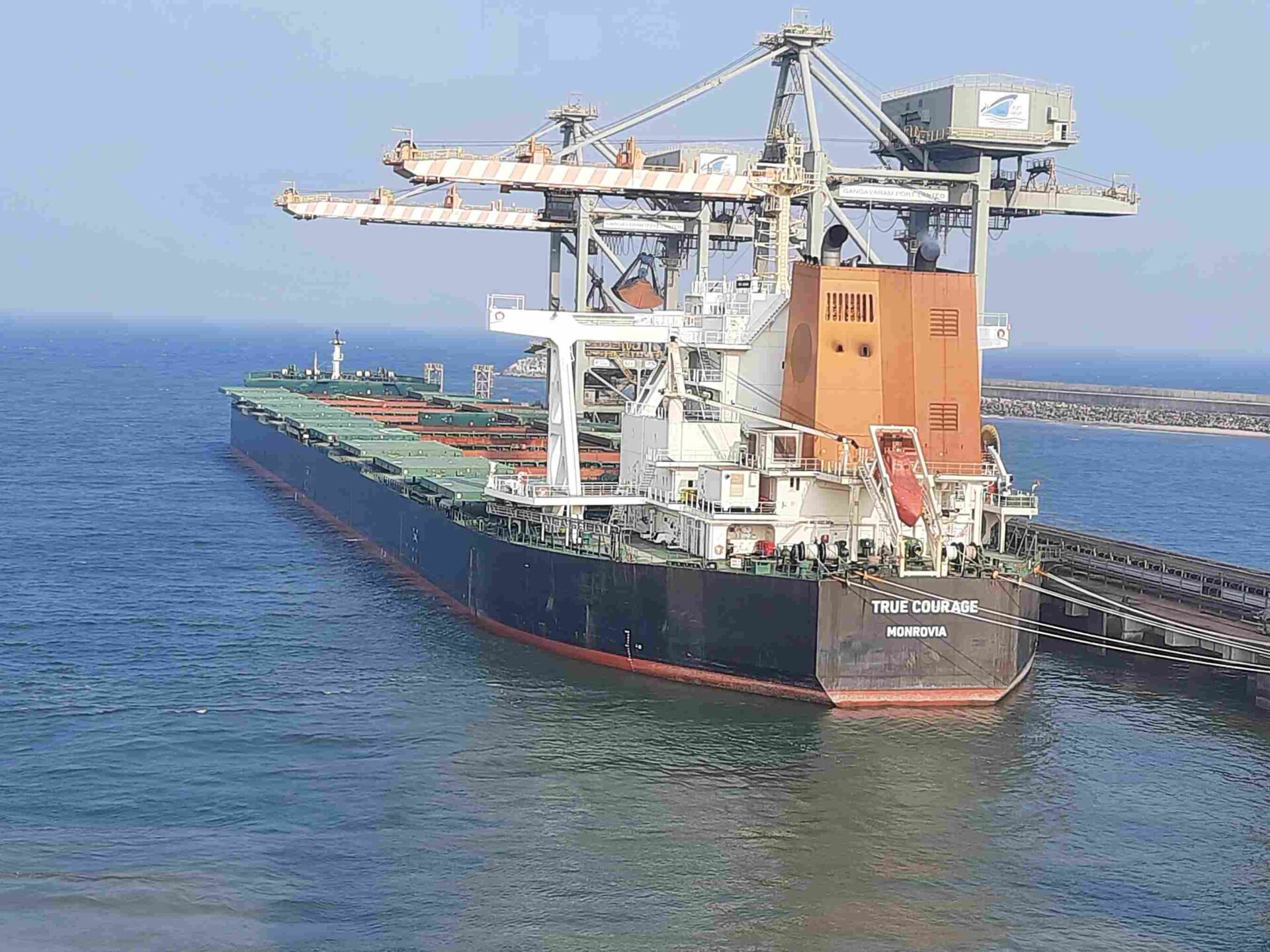 AGPL berths deepest draft vessel - VIS